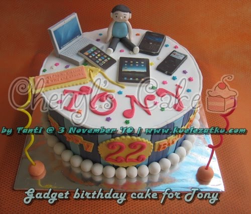 Kue Ulang Tahun Anak | CupCake | Birthday Cake: Gadget Birthday Cake ...