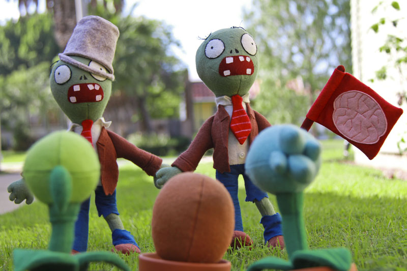 cosplay magazine: Plants VS Zombies:Cosplay-Toys-Games