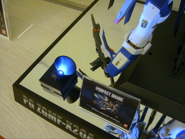 GUNDAM GUY: PG 1/60 Strike Freedom Gundam (With Special LED Display ...
