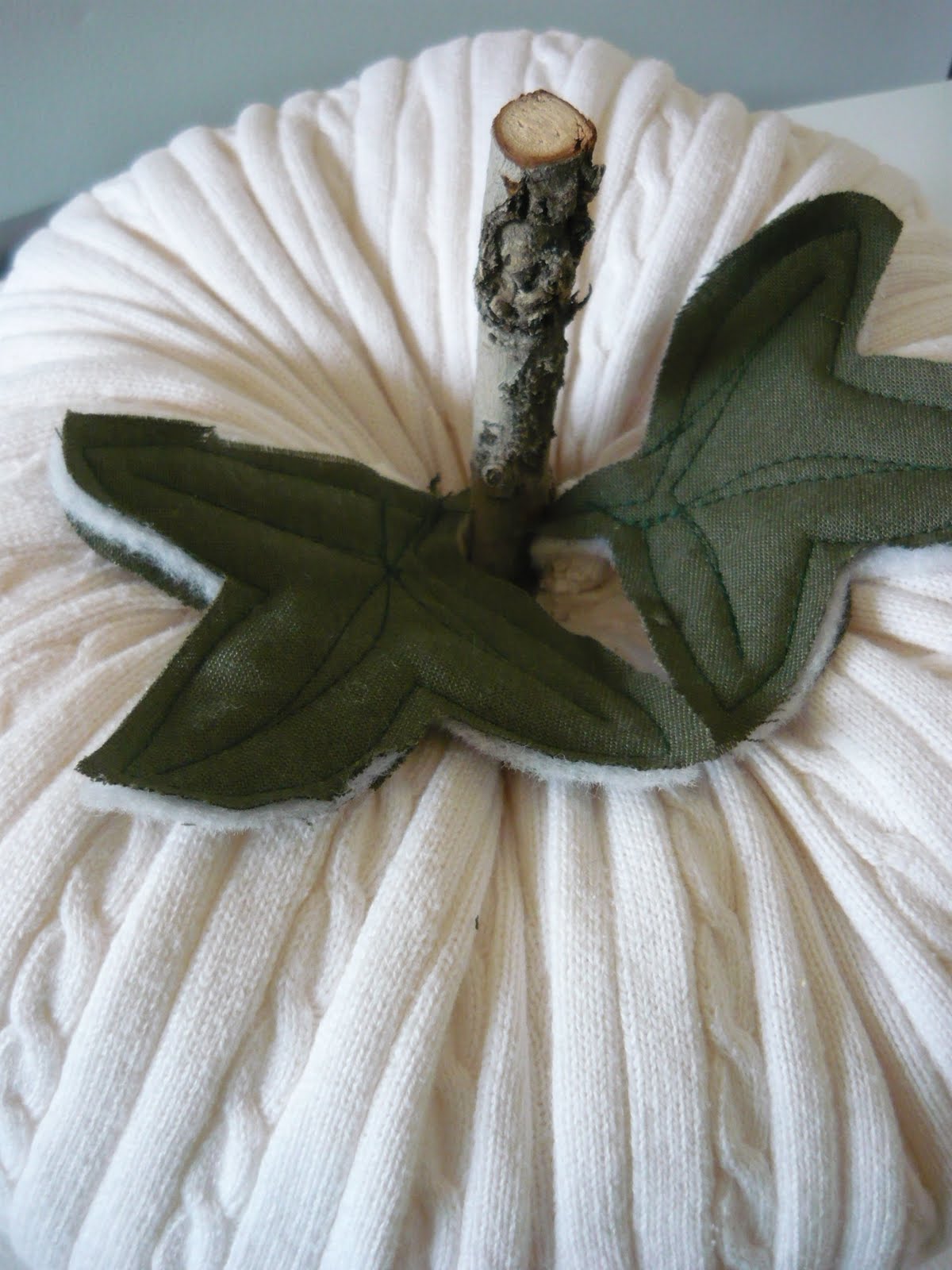 Small Fry & Co. : White Sweater Pumpkins Tutorial