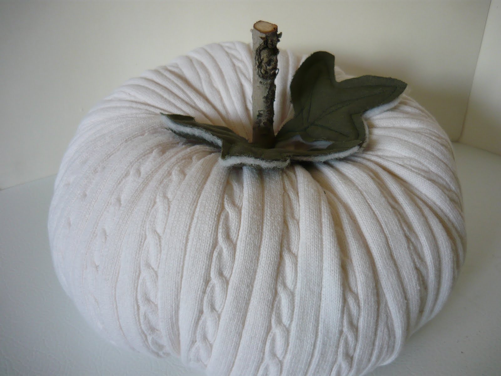 Small Fry & Co. : White Sweater Pumpkins Tutorial