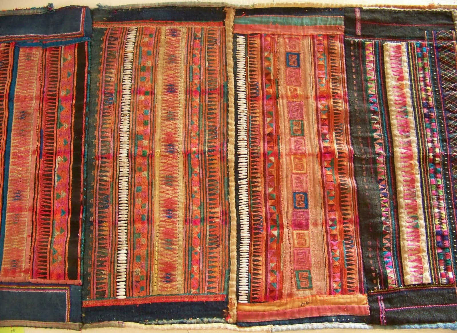 Handwerk Textiles: More Thai Textiles