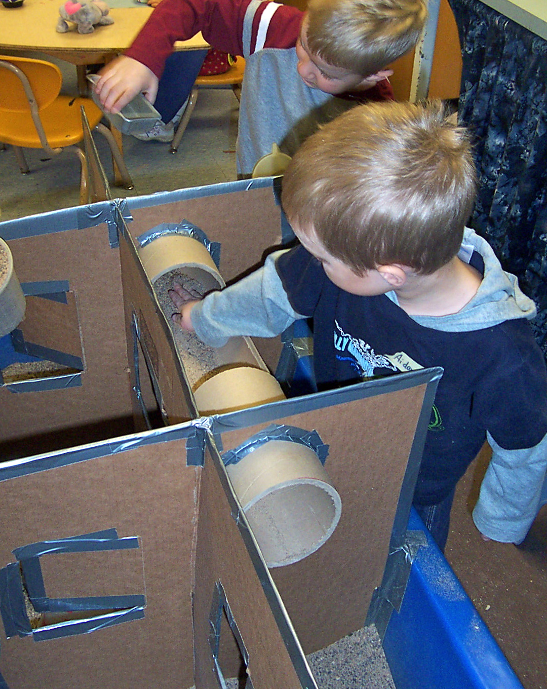 SAND AND WATER TABLES: COMBINING APPARATUS