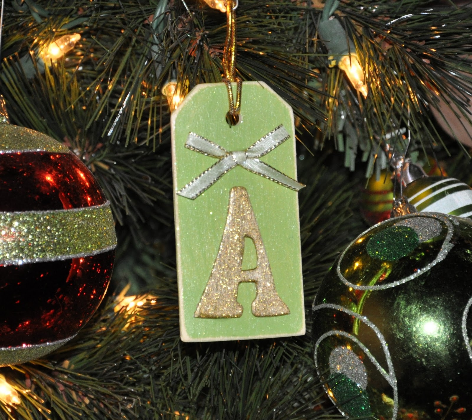 Megpie Designs: Christmas Initial Tags
