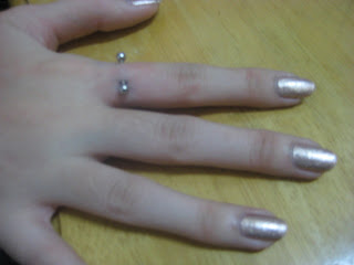 Vie Body Piercing @ Boutique Tribe: Finger piercing