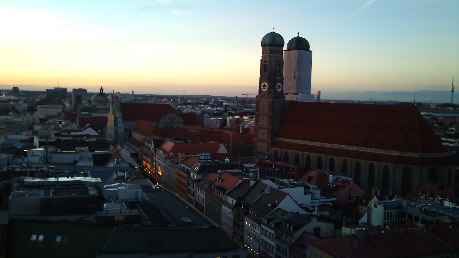 Sousies tägliche Gedanken: Sonnenuntergang über München