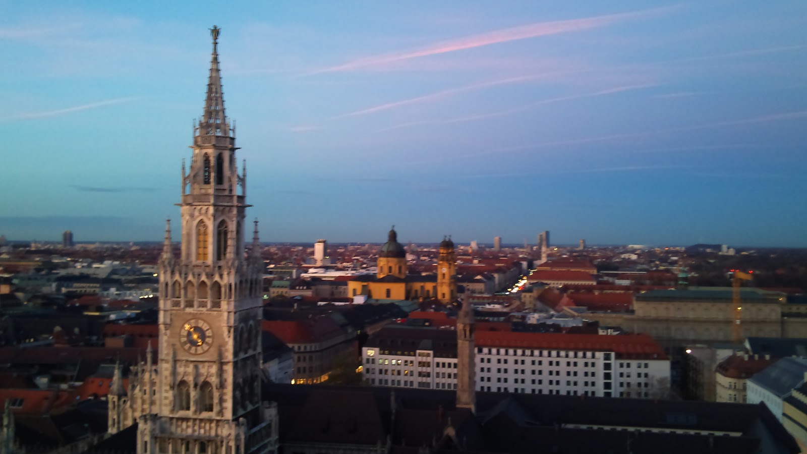 Sousies tägliche Gedanken: Sonnenuntergang über München