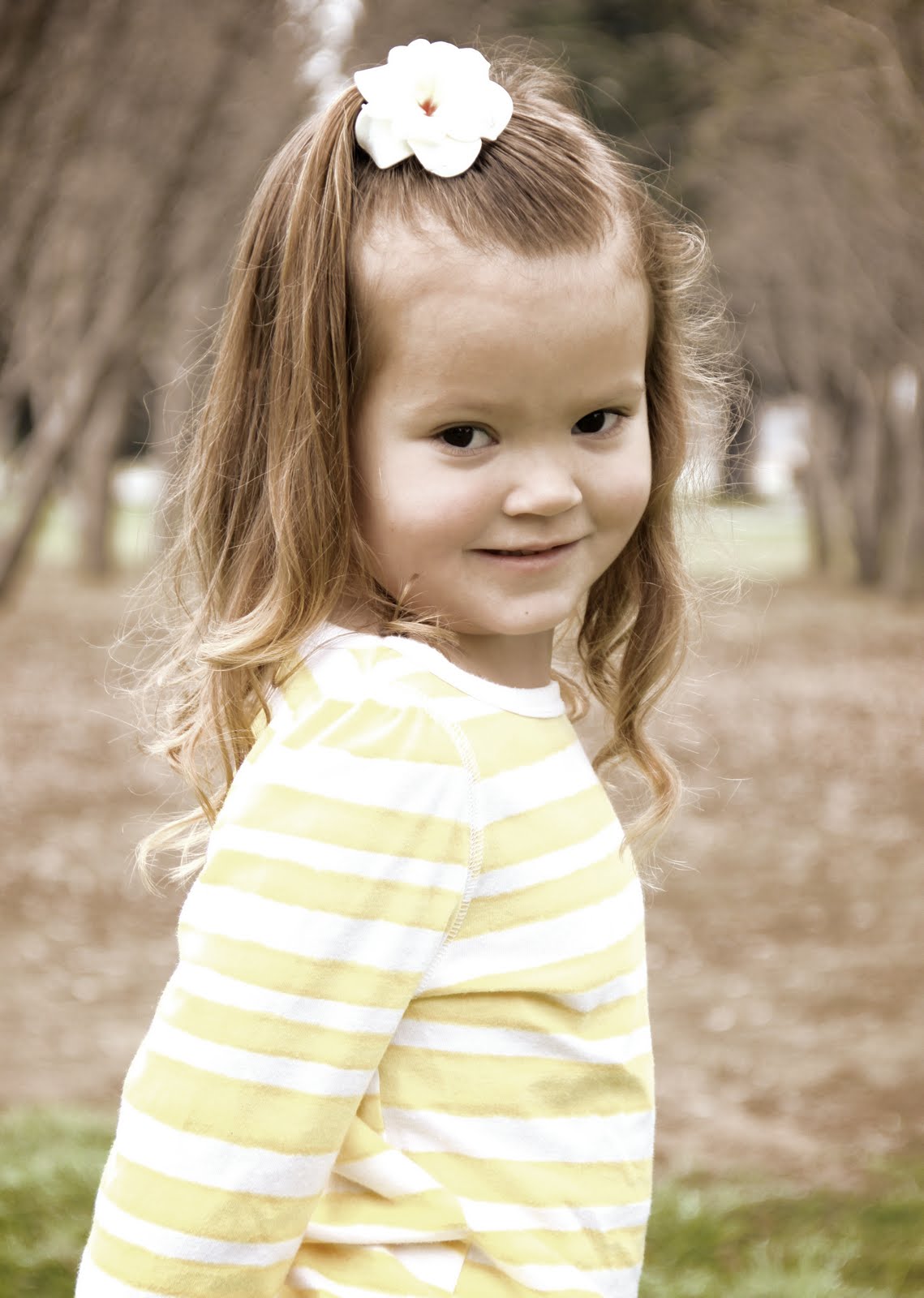 Arnie, Emily & Kejia: 4 year old pictures!!! She is too Cute