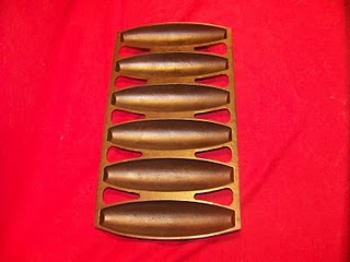 ramblings on cast iron: Can vienna rolls be made in a cornstick pan?