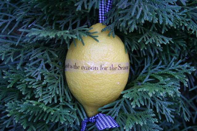 Lemon Ornaments: Christmas Tree Decorations with Little Money