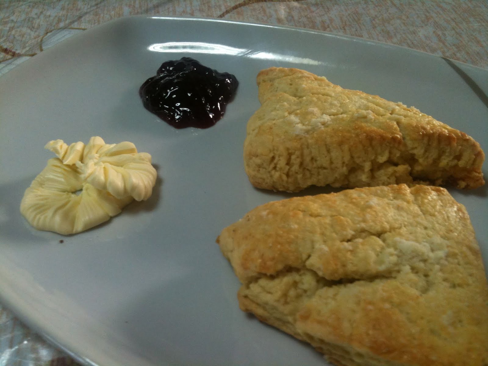 My Kitchen Diary: Σκωτσέζικα ψωμάκια scones / Scottish bread scones