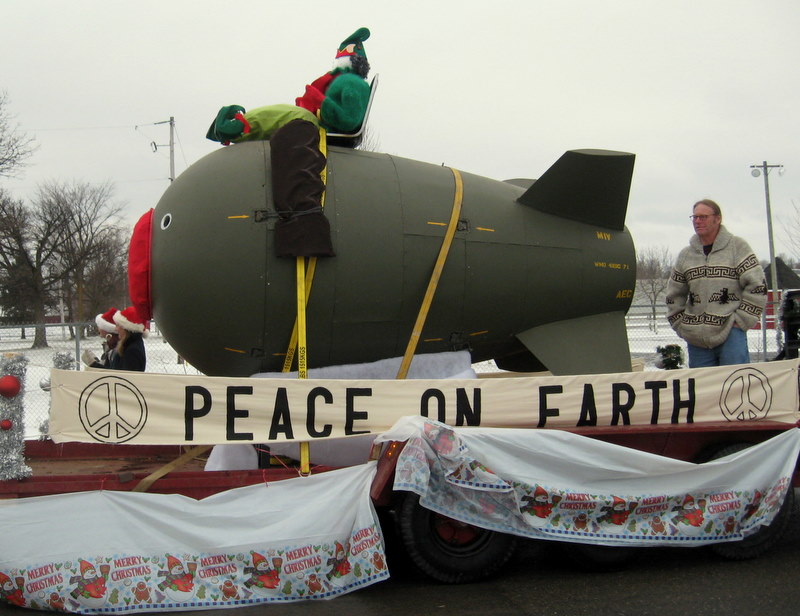 Us vs the Kids: The Best Santa Claus Parade Ever!