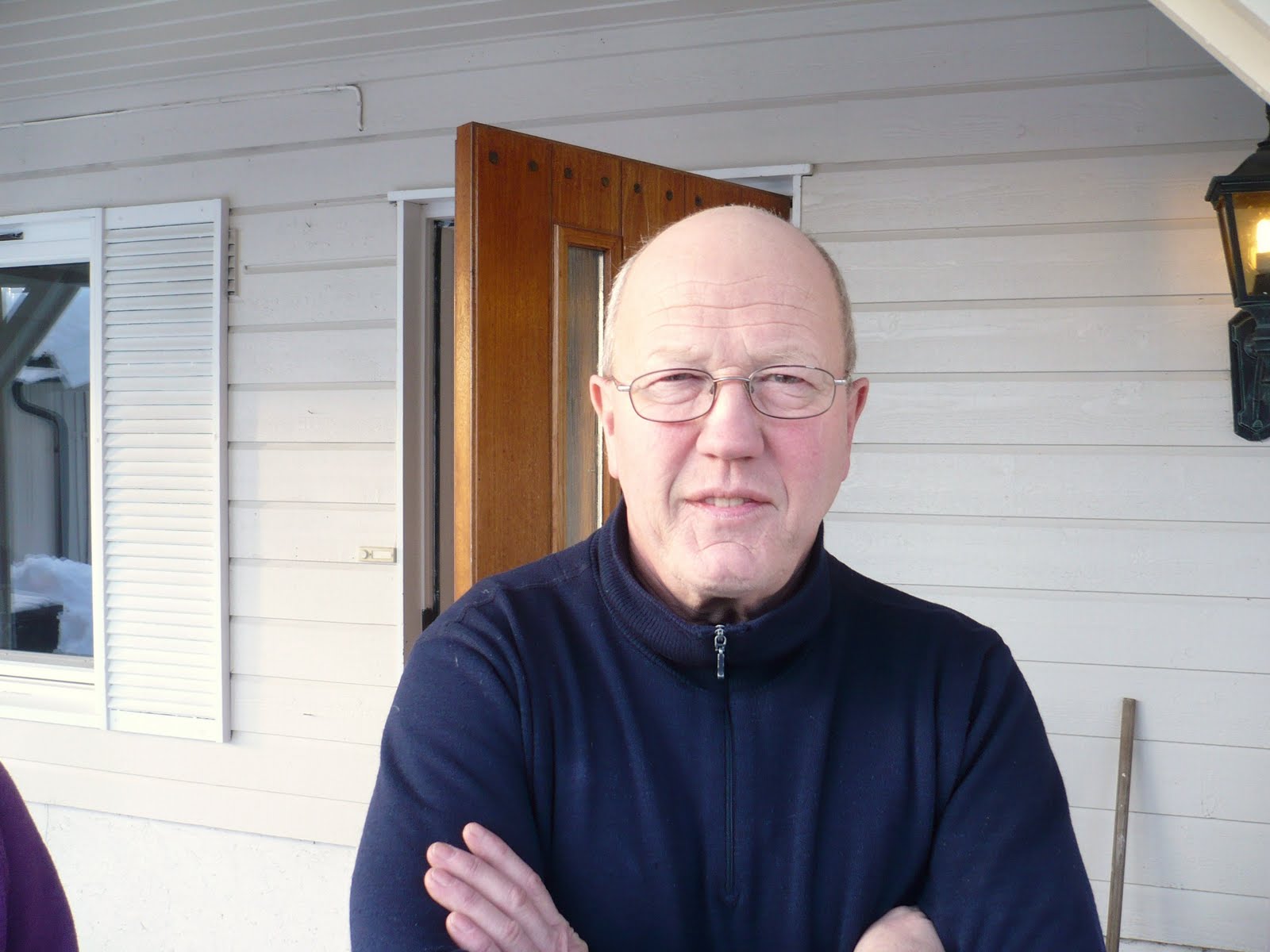 HØYT OG LANGT: Petter Smart og den gode vedovnen:-)