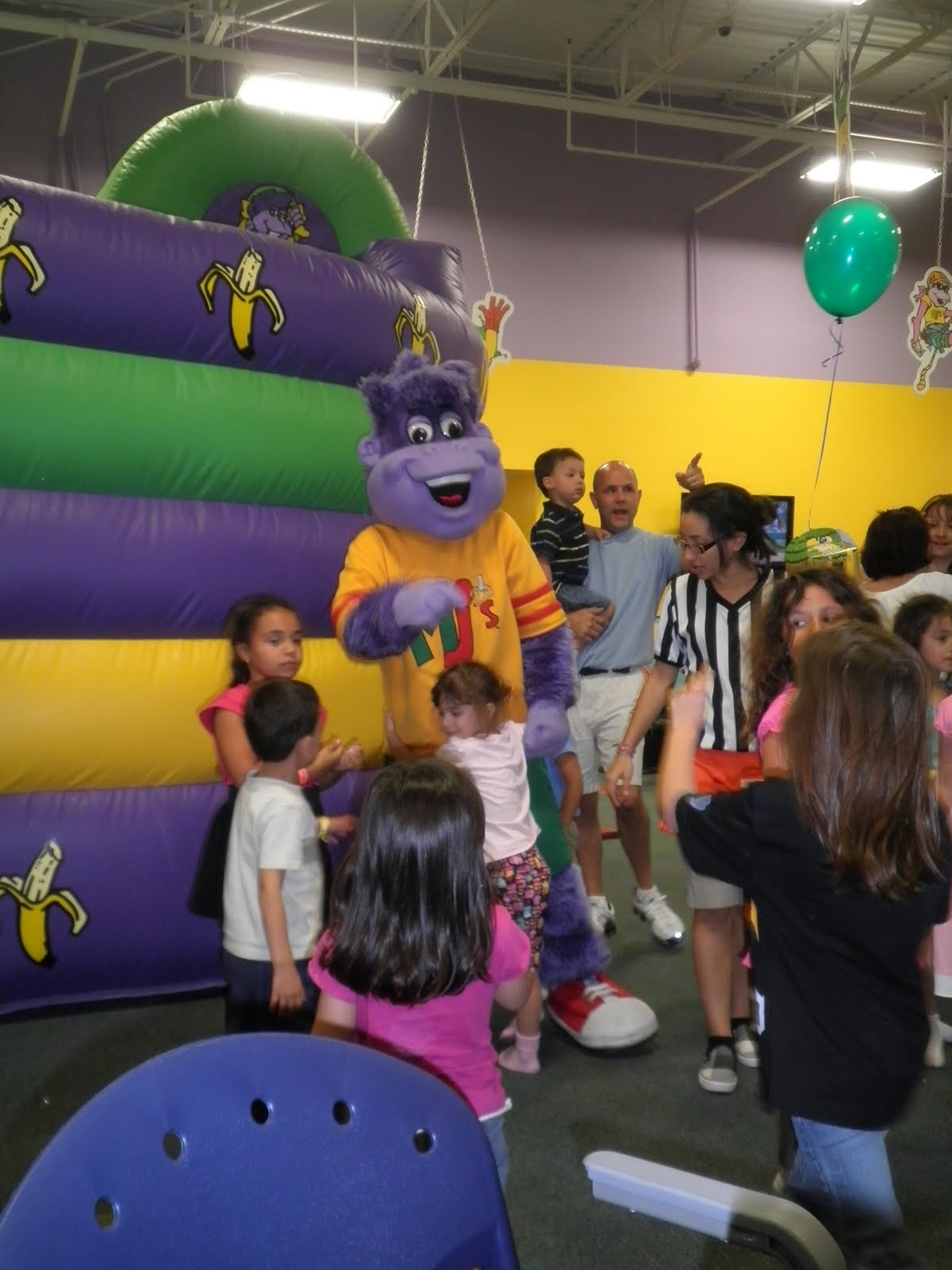 Everything Fun For The Kids =): Monkey Joes..