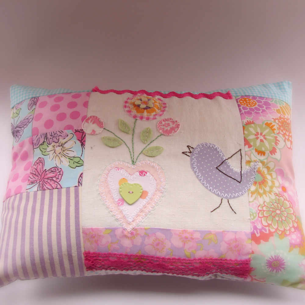 Roxy Creations: Patchwork cushion bird and hearts