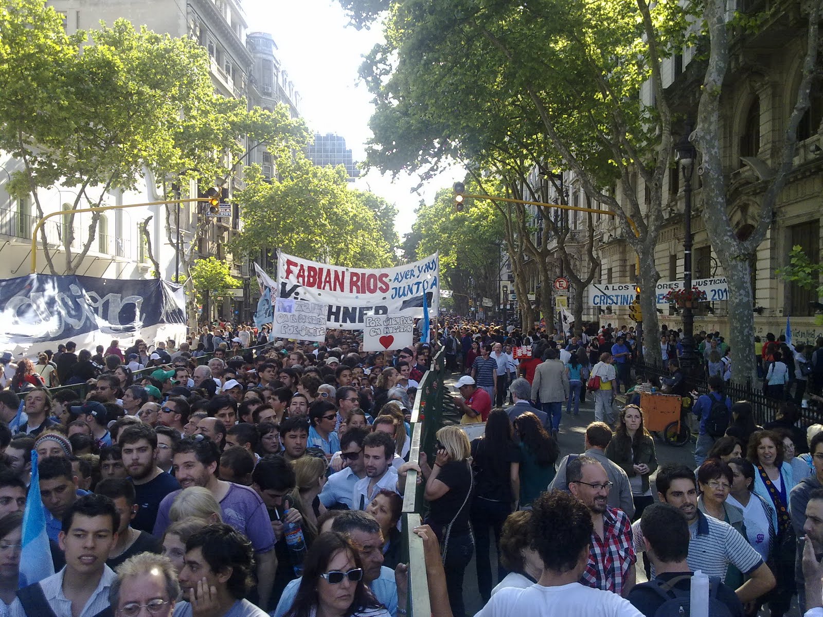 Una Persona Colgada: Postales de un día de luto Peronista
