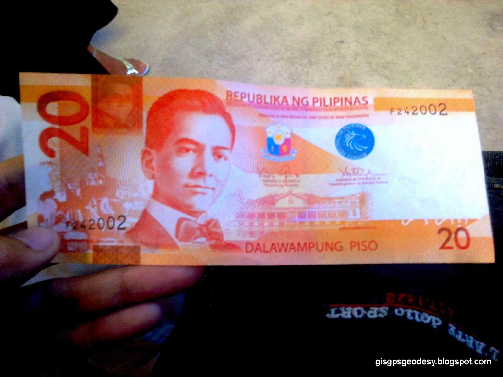 Got my first ever "new" 20-peso bill