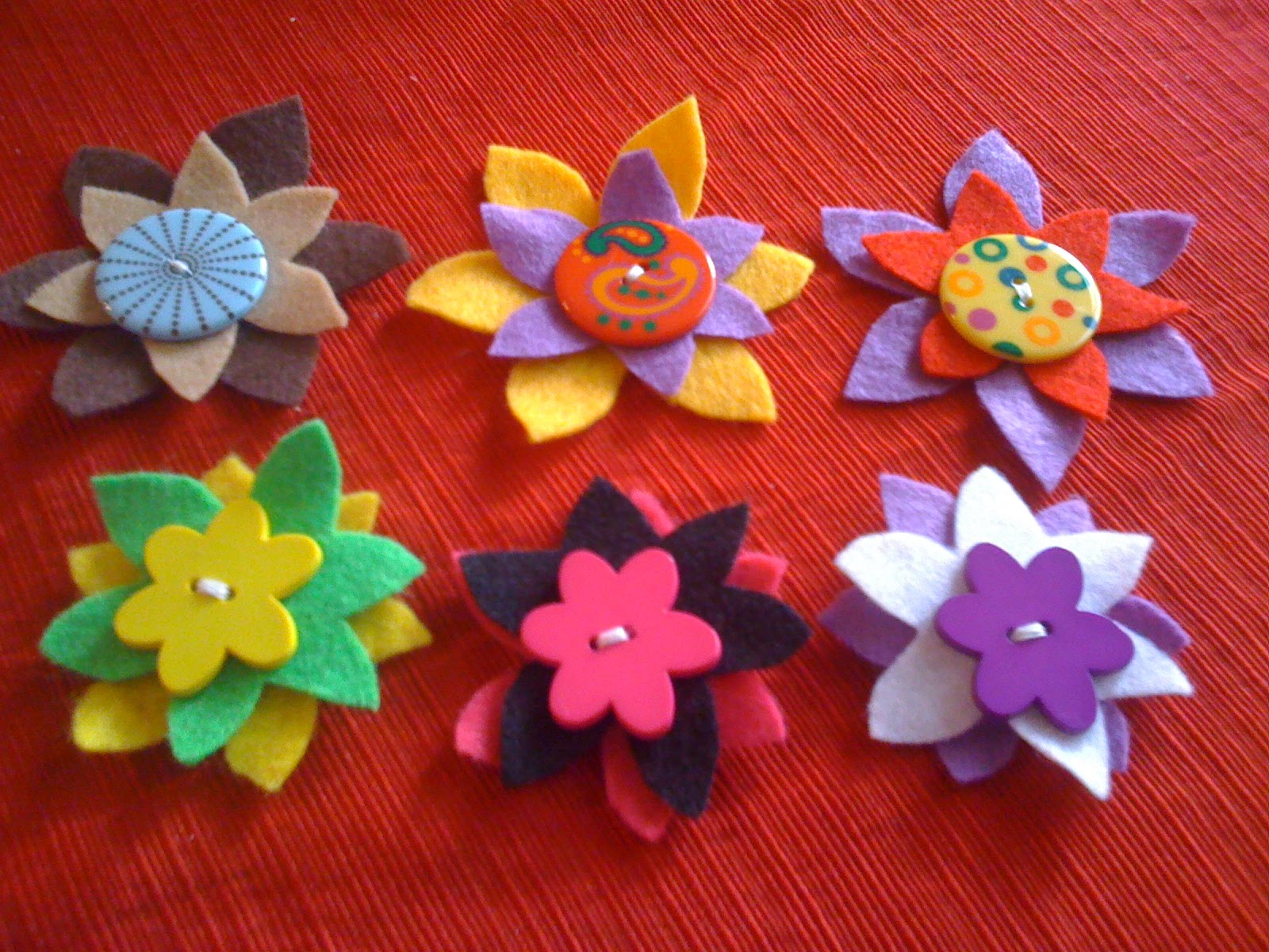 felt flowers for hair....may try to make these. | Felt flowers, Hair ...