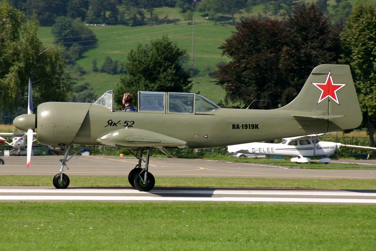 Eastwings: Jak-52 * Private * RA-1919K