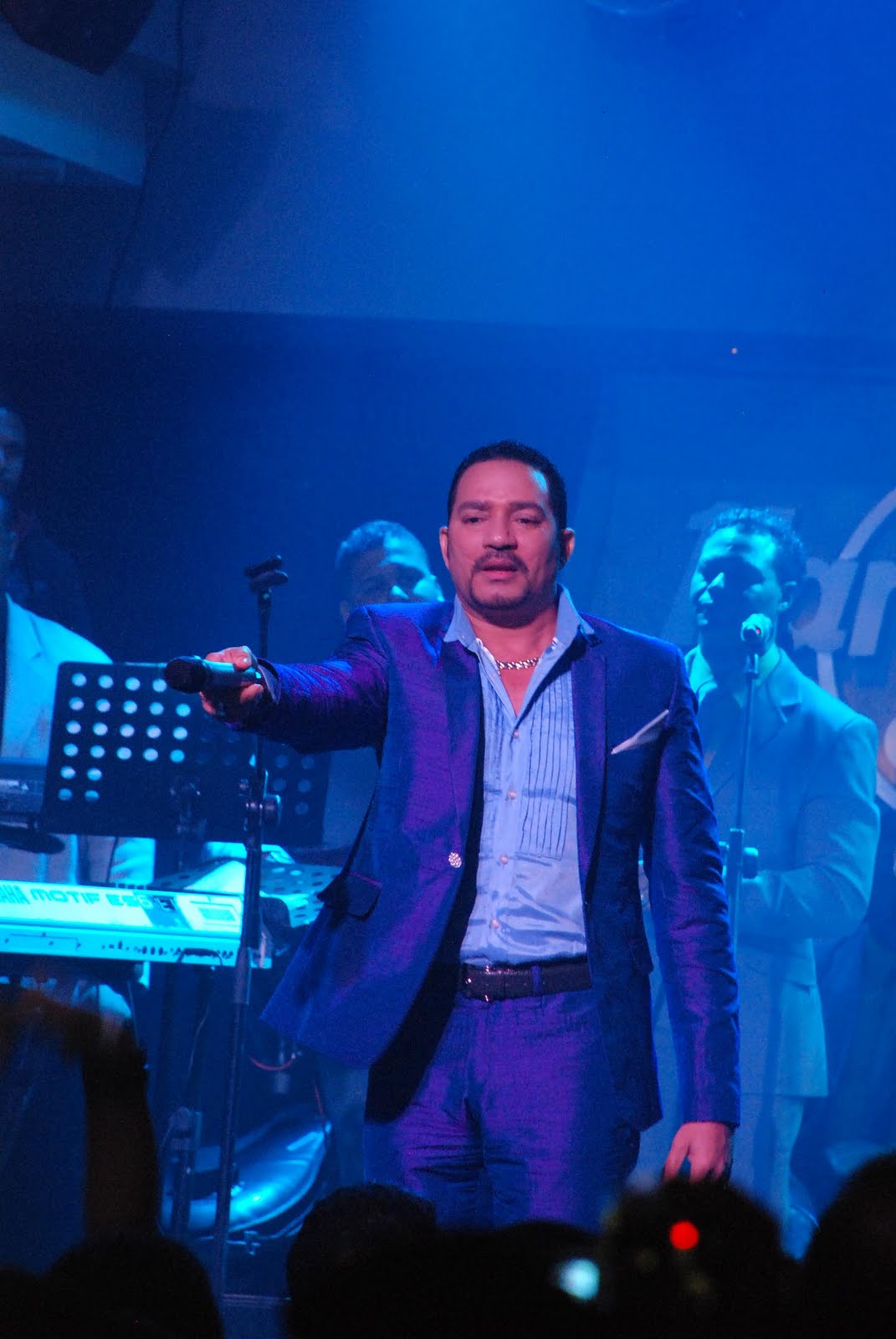 EnXclusiva: Frank Reyes logra desdoblarse durante su concierto en Hard ...