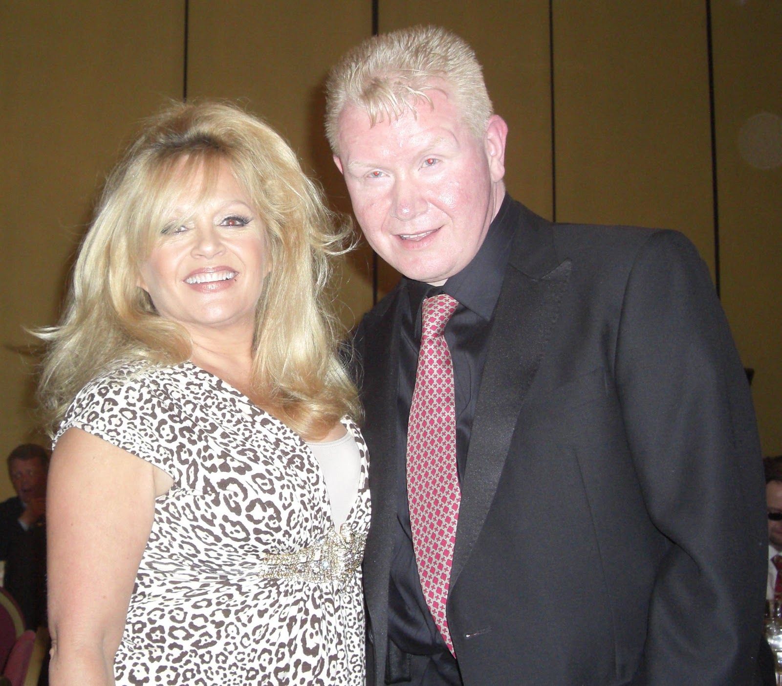 IT'S PURE ENTERTAINMENT..: AUTOGRAPHICA 16 THE THISTLE HEATHROW : 24TH ...