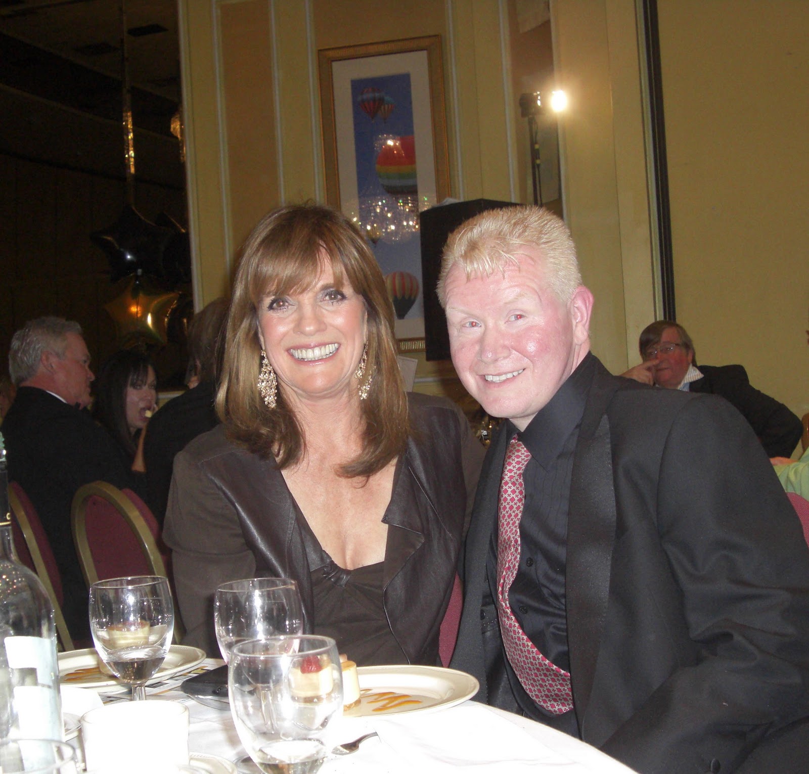 IT'S PURE ENTERTAINMENT..: AUTOGRAPHICA 16 THE THISTLE HEATHROW : 24TH ...