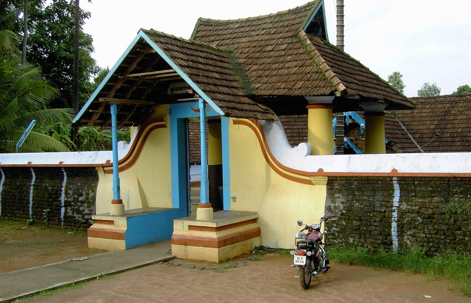 My Travels, My Life: Manganam temple murals