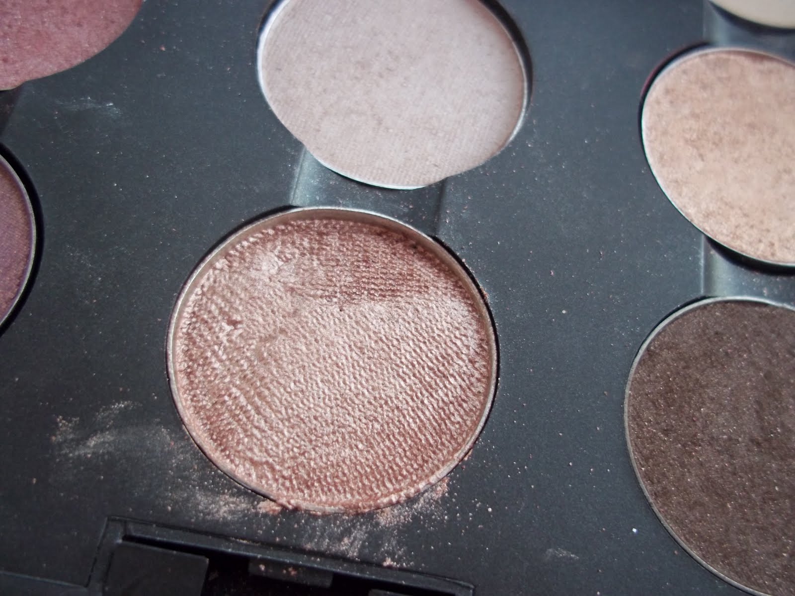 Radiant Make up: Fixing Broken Eyeshadows