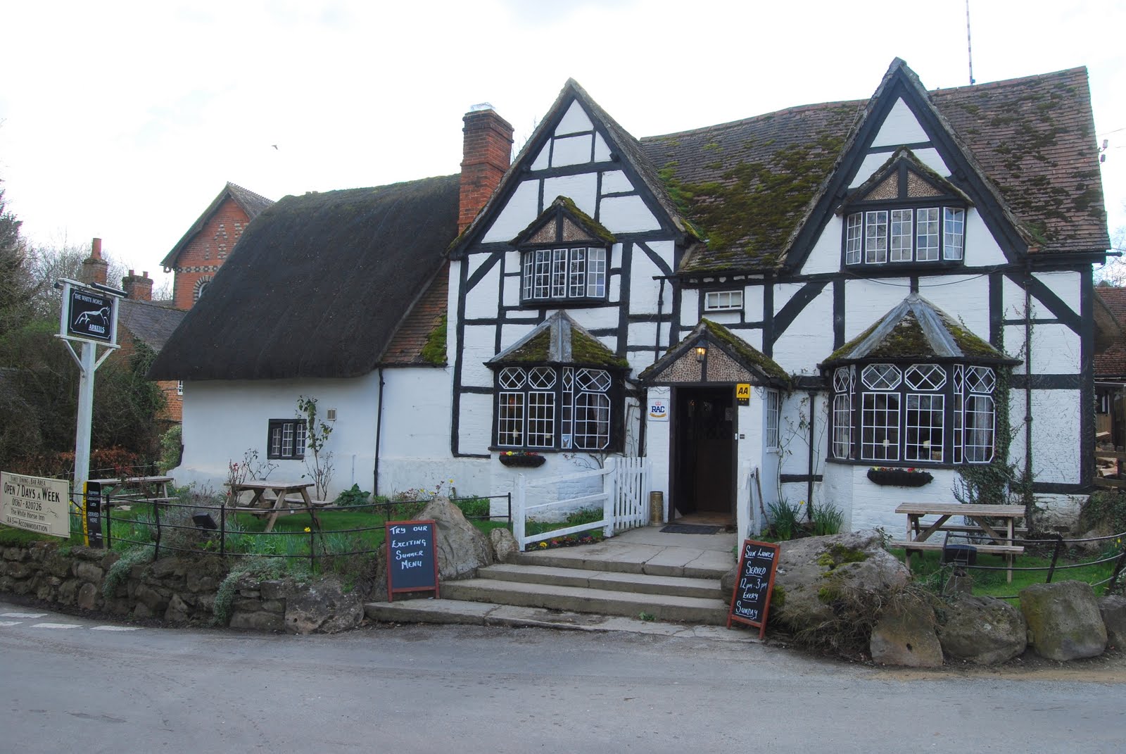 Layman's London: White Horse pub, Woolstone, Oxfordshire