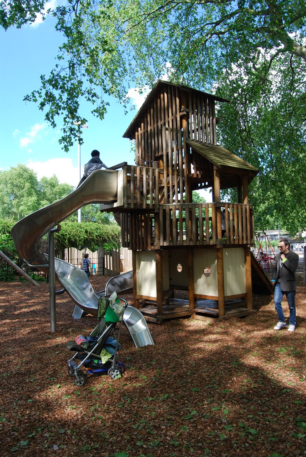 Layman's London: Coram’s Fields, Guilford Street, central London