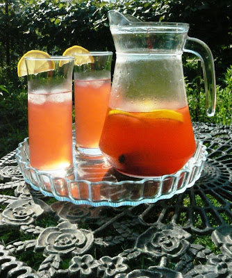 Corcoduse rosii, 3 in 1