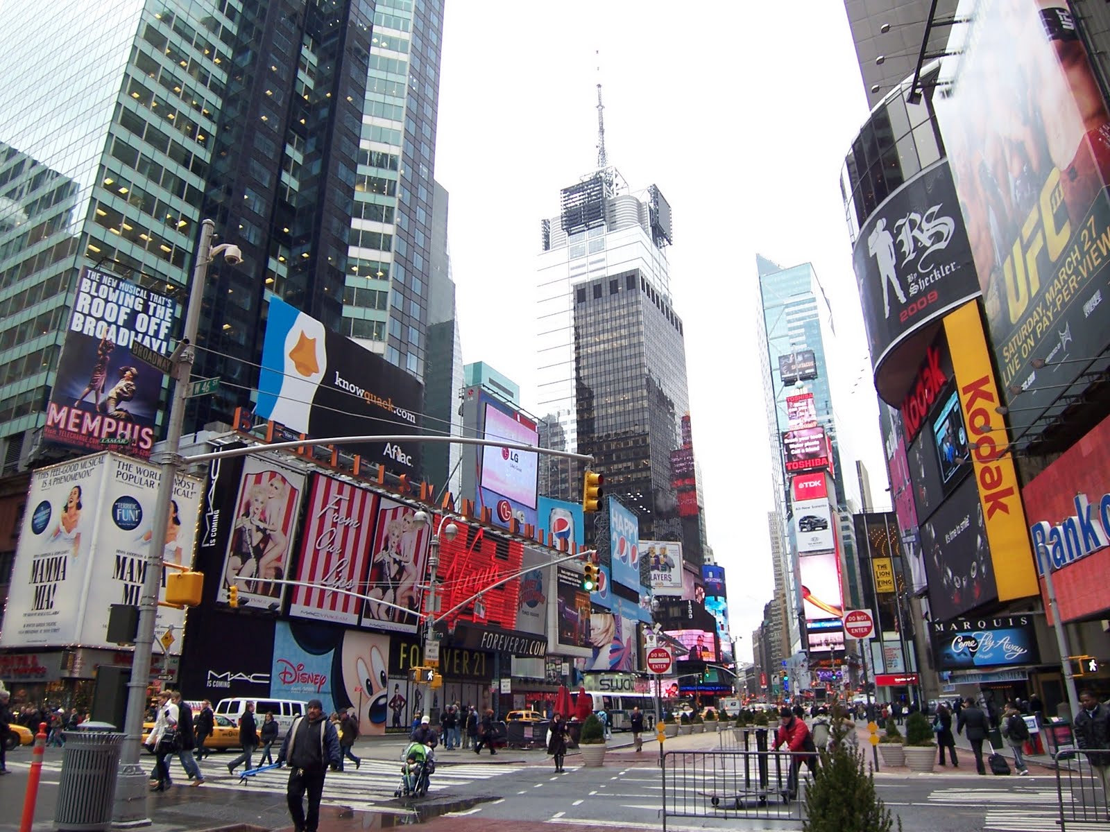 Les tchibous au Canada: Times Square de jour!