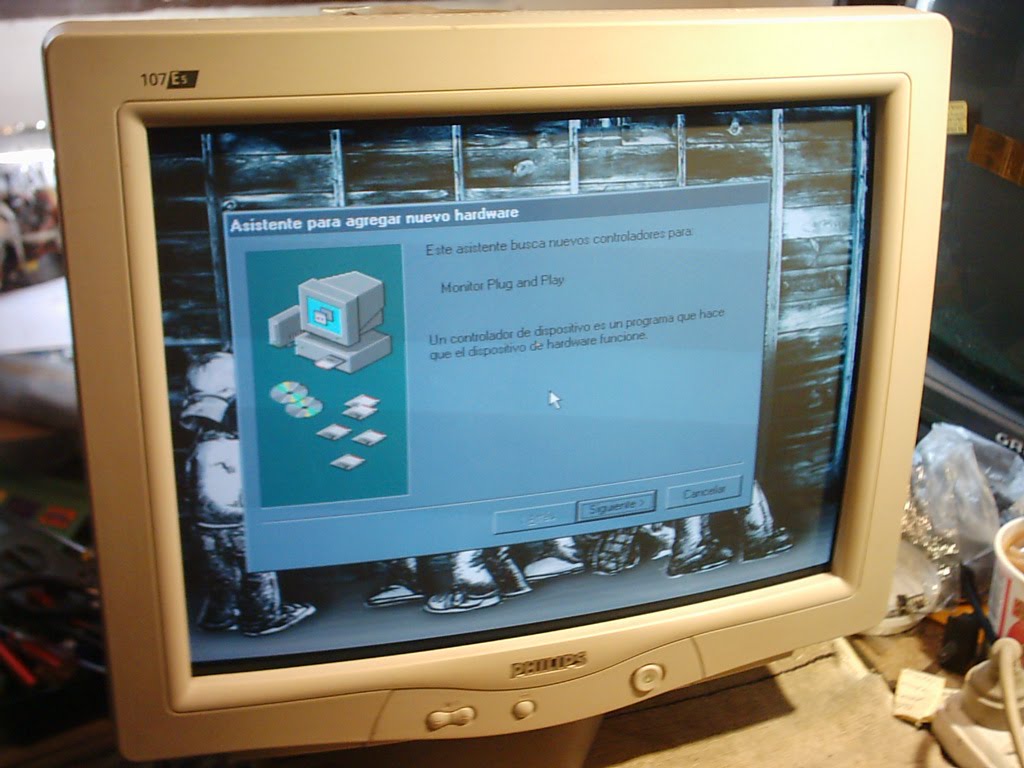 Monitores: Philips107E5, monitor TRC de 17 pulgadas