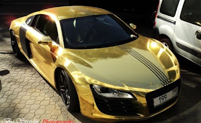 Imagenation Cars: Gold Audi R8 on Moscow streets