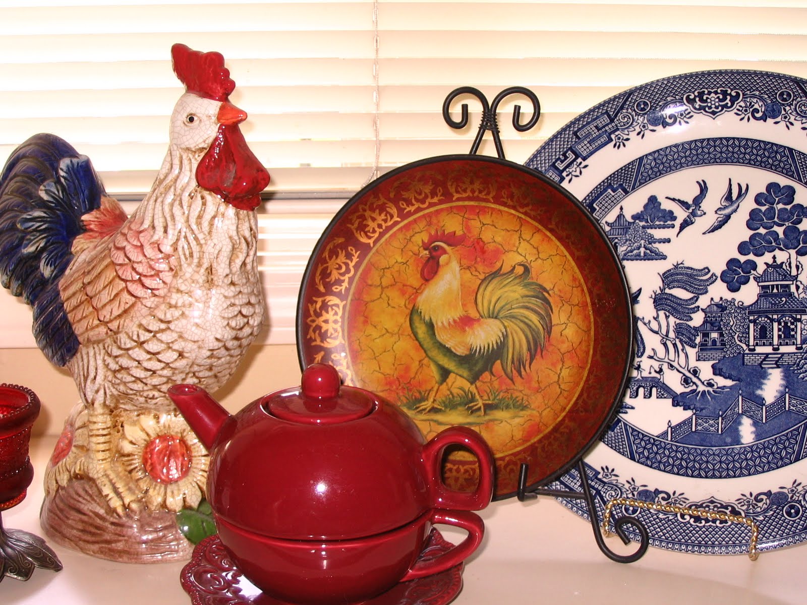 RoseChicFriends: Rooster Party!