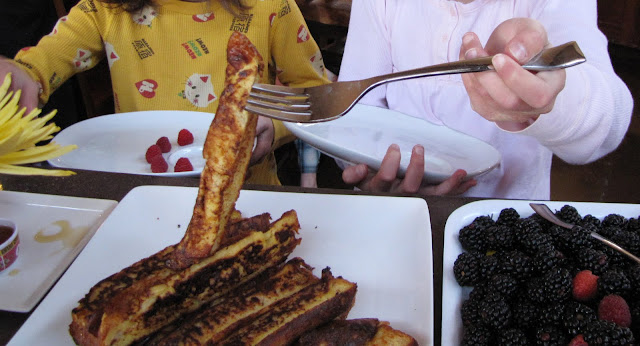 Dang It Delicious: Breakfast Buffet for Kids :) ...and Snoopy reruns