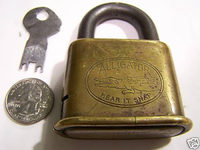 RestraintsBlog: Alligator Push Key Lock - "Hear It Snap"