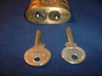 RestraintsBlog: YALE PADLOCK BIAXIAL 2 KEYWAYS