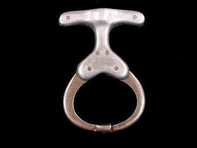 RestraintsBlog: "NICE RESTRAINING DEVICE HANDCUFF MANACLE COMEALONG"