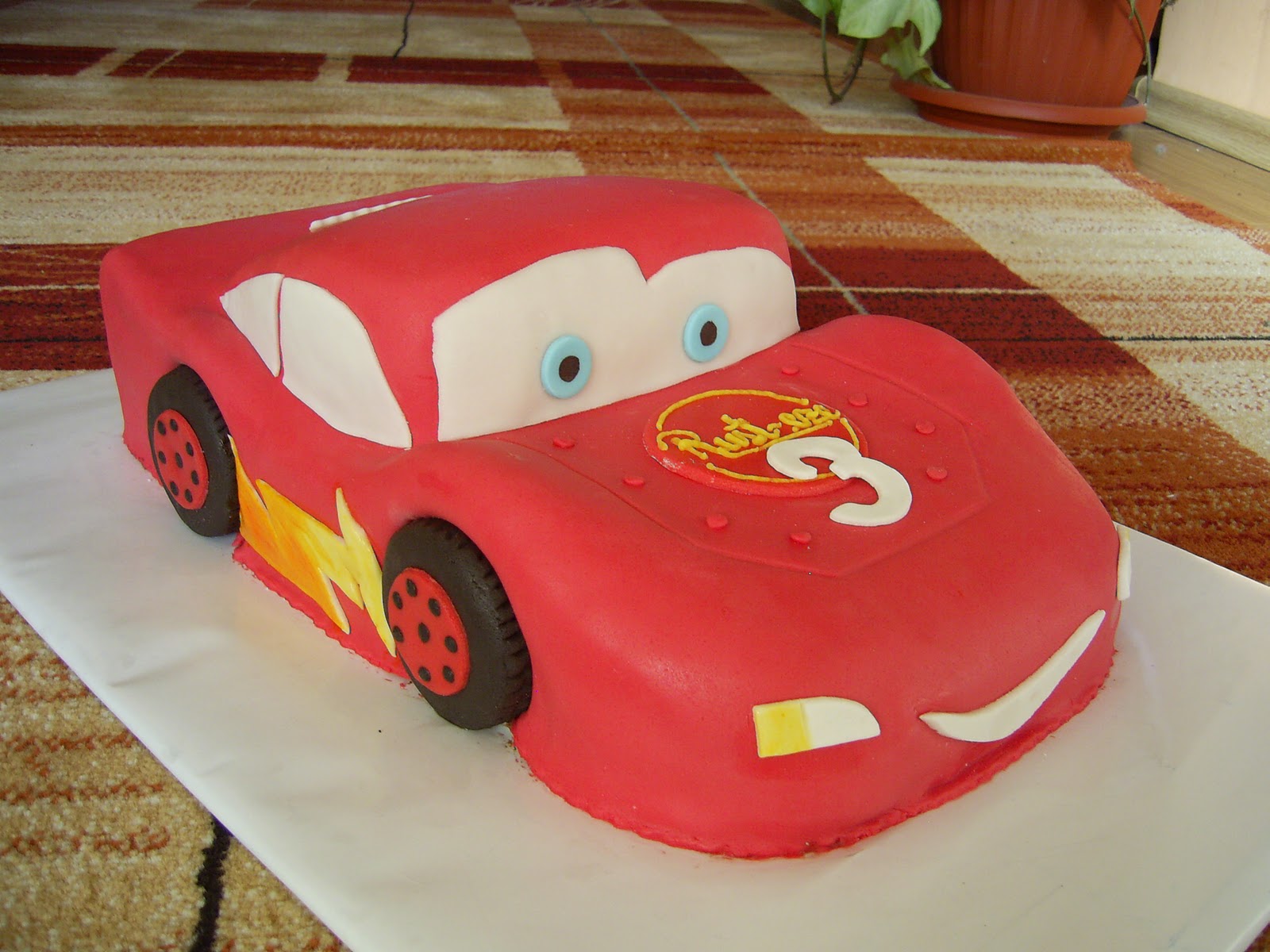 Mama-Mio Cakes: Tort masina Fulger