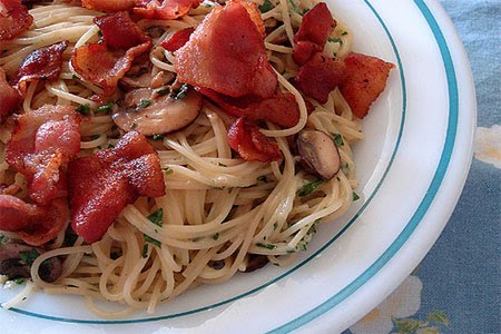 COCINANDO CON MARFRED: PASTA CON TOCINETA Y TOMATES