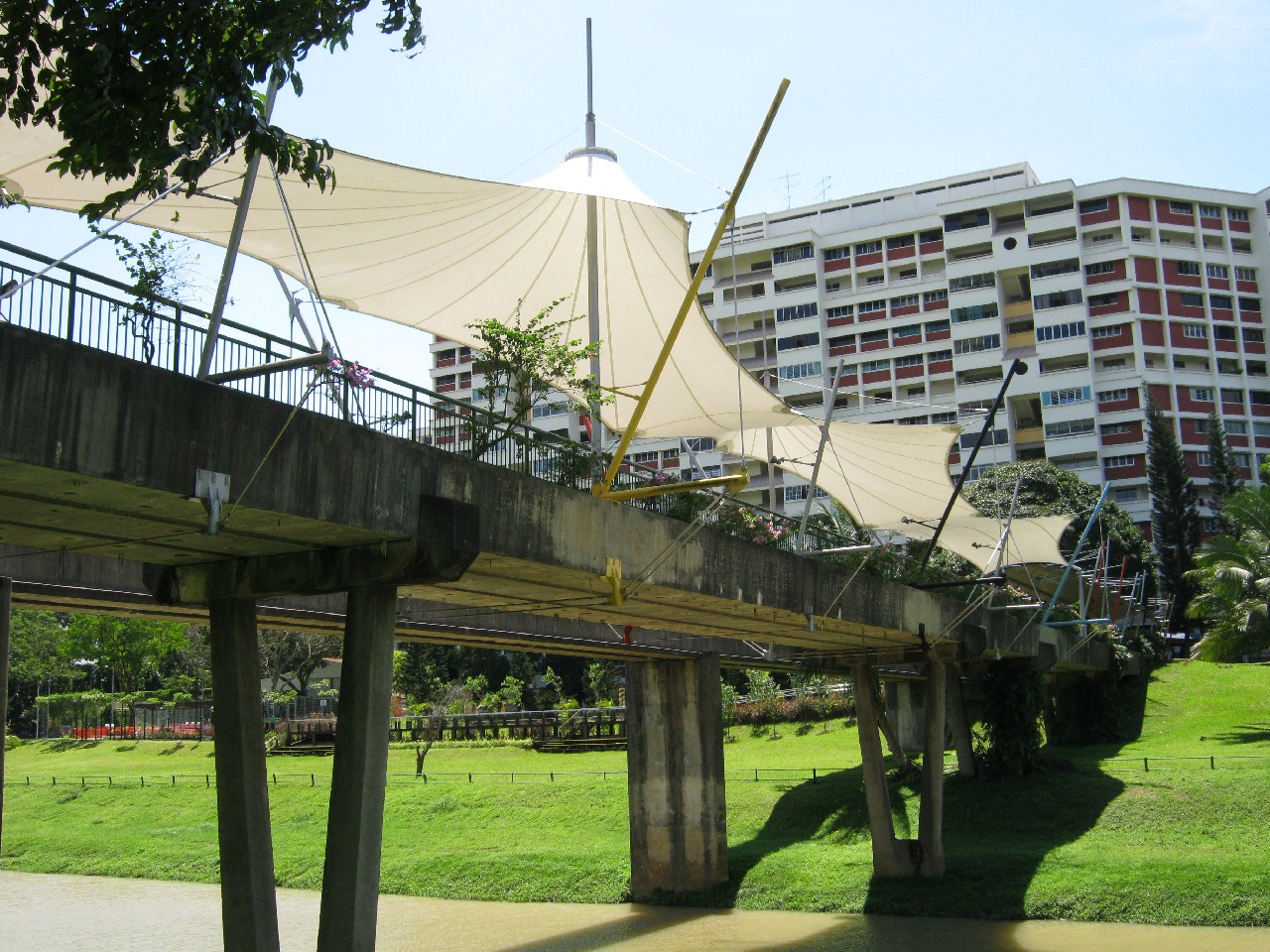 Singapore Walking Routes: Along the Ulu Pandan Park Connector from N ...
