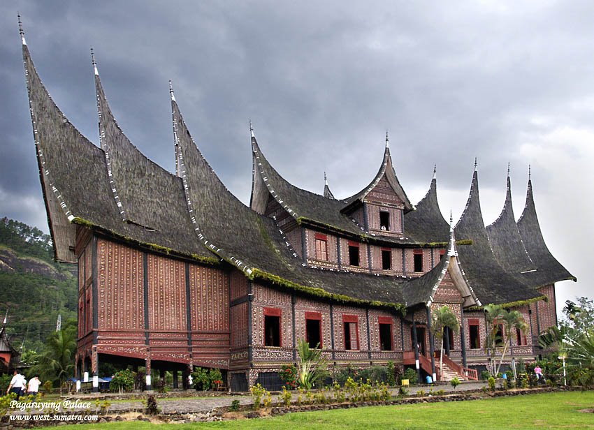 Rumah Gadang Minangkabau ~ KamarIbedo