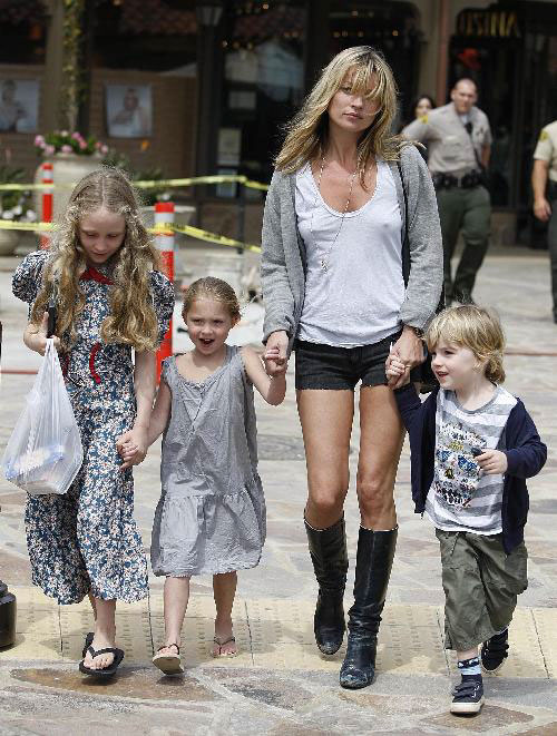 Letters from Vision City.: Model Mommies...