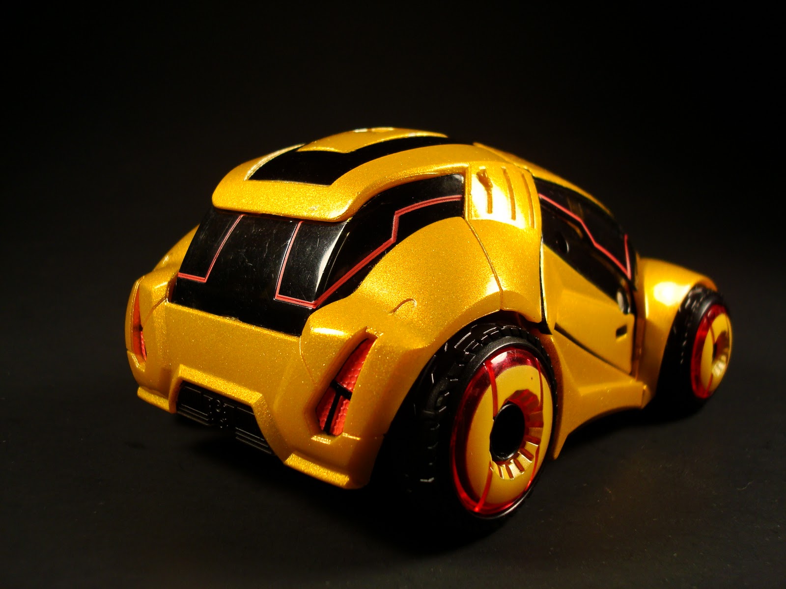 ChachiPower: Custom painted Generations WFC Cybertron Bumblebee "Gold Bug"