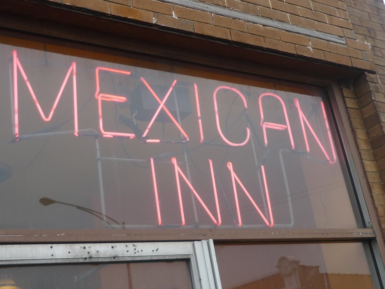 Smokin' Chokin' and Chowing with the King: Mexican Inn