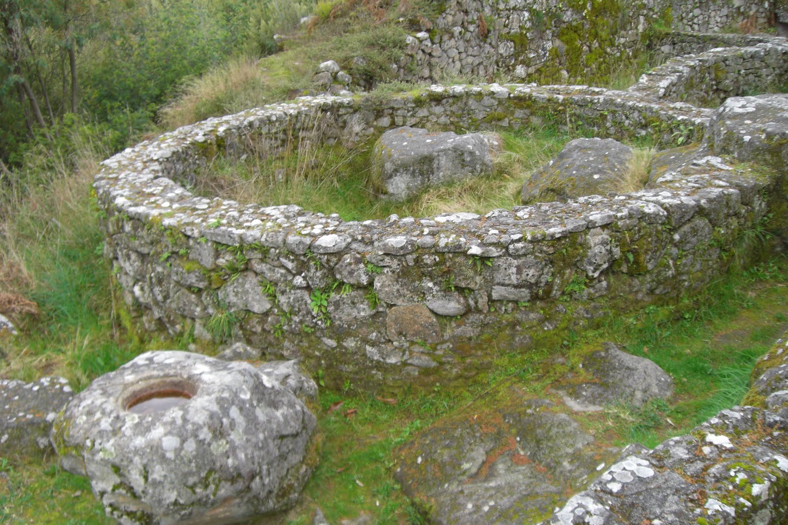 castros de galicia: LOS GRABADOS RUPESTRES EN LOS CASTROS GALLEGOS (IV)