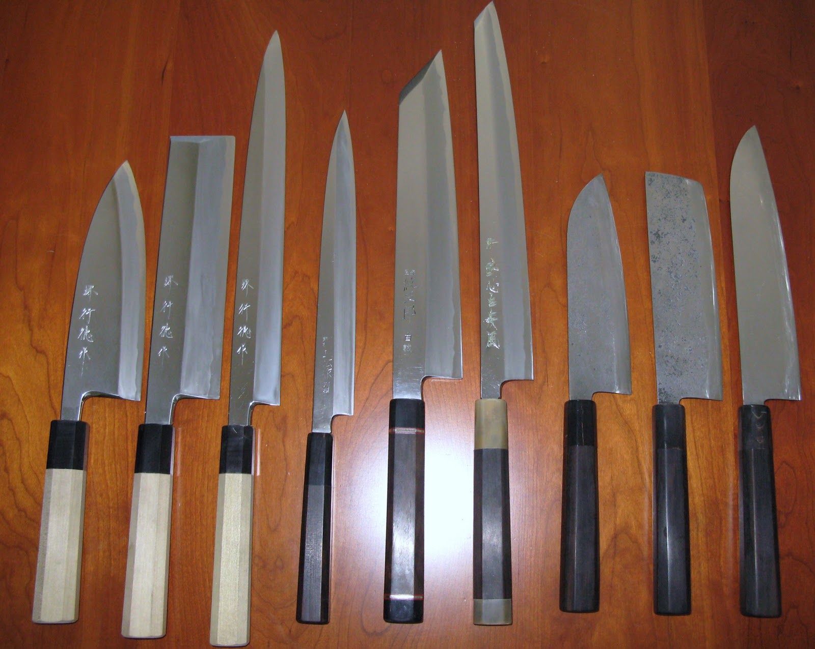 Darkhoeks creative culinarium: Knives, knives, knives!