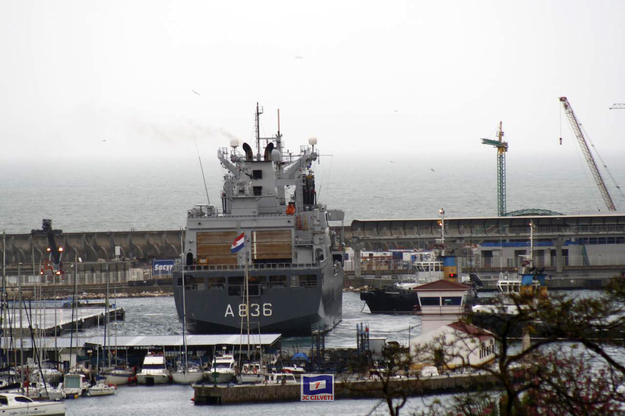 Málaga Marítima: HNLMS AMSTERDAM A-836 en Málaga.