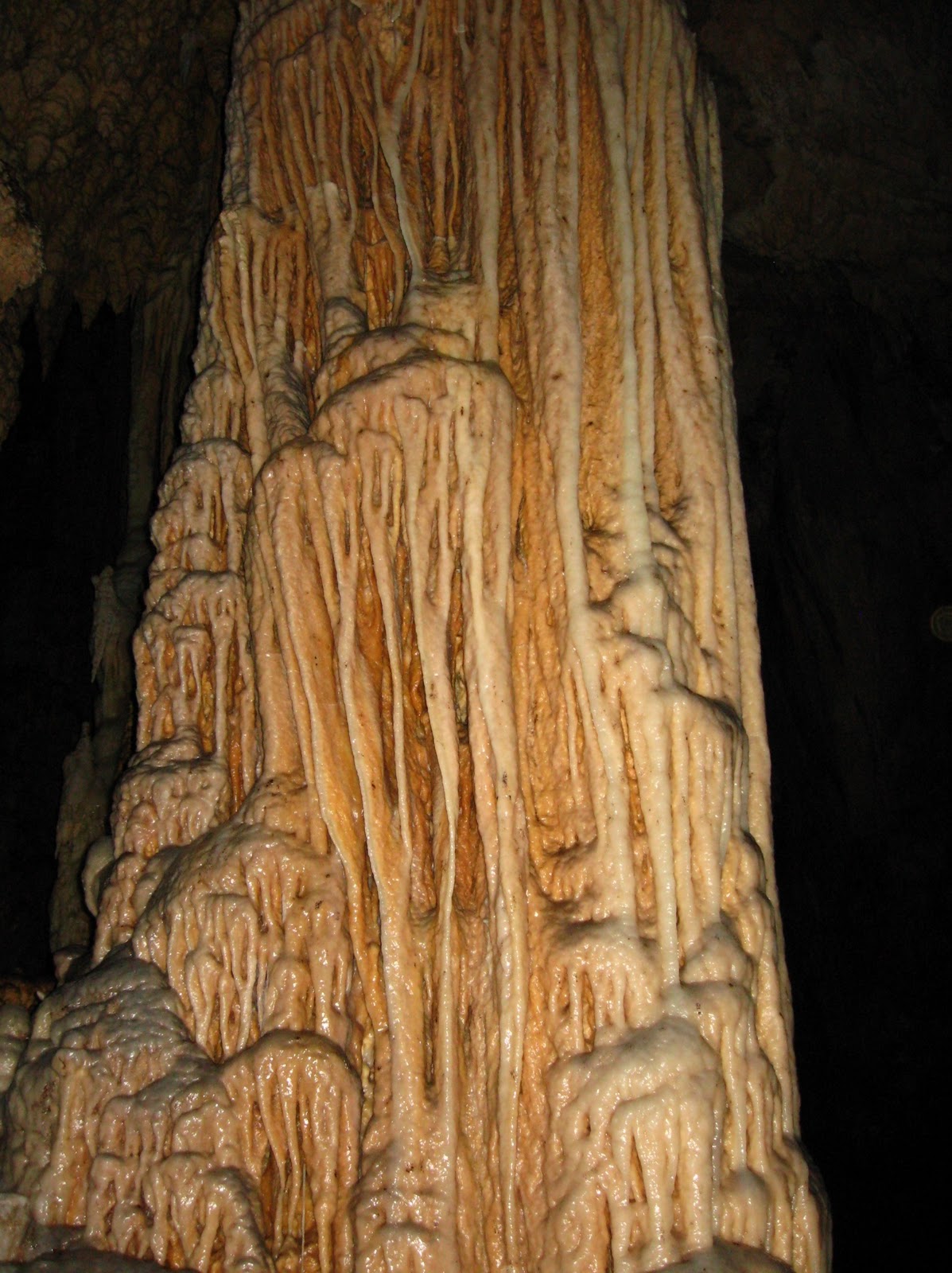 Turismo por el Perú con Juan Ahón: Explorando la Caverna de Omia